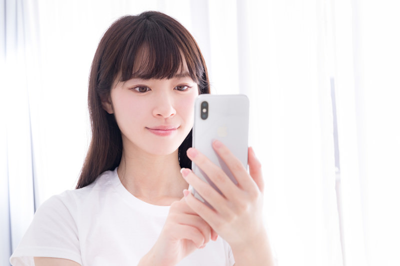 スマホ女子の人気の写真素材まとめ フリー素材 ぱくたそ