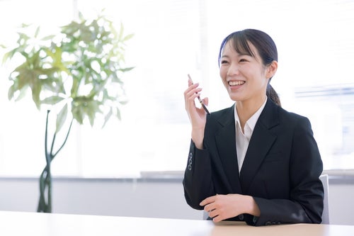 笑顔が眩しい女性モデルの無料写真素材 Id 13503|ぱくたそ
